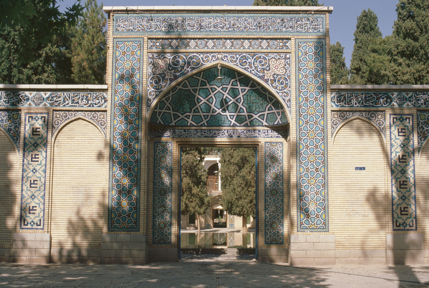 Shrine of Shah Nur ad-Din Nimatullah Vali